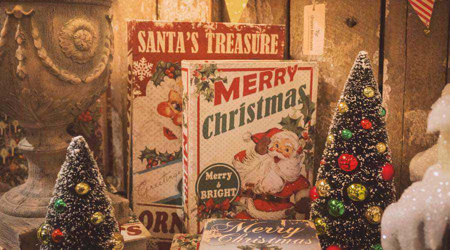 Vintage Christmas Decoration Display Wallpaper - HDNiceWallpapers.com